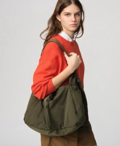 Exit la banane, ce sac UNIQLO est le plus tendance de l’été