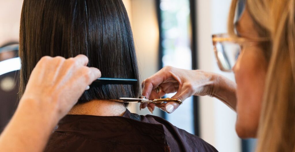 Cheveux après 50 ans : “bell-bottom bob”, la coupe qui rajeunit